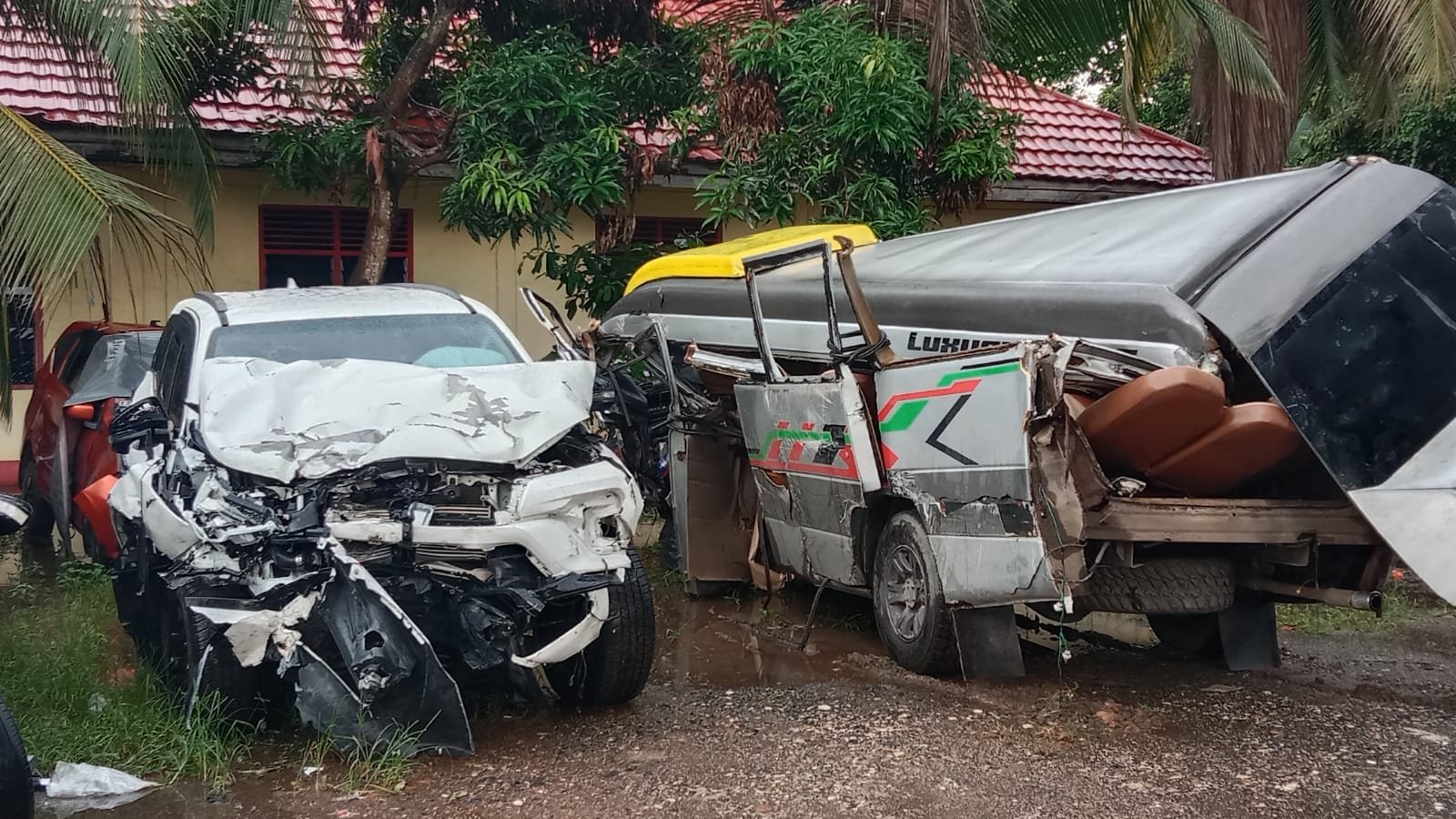 Laka Maut Fortuner Vs Mini Bus Tewaskan 2 Orang Penumpang
